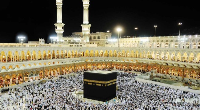 Kryetari i kësaj partie shkon në Qabe, lutet për Kosovën![Foto ...