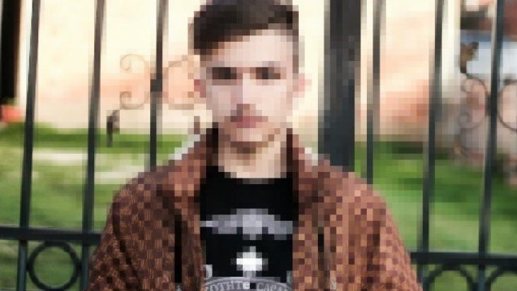 Flet babai i Aulon ZekA s, kA rkon dA nim mA tA madh pA r vajzA n ...