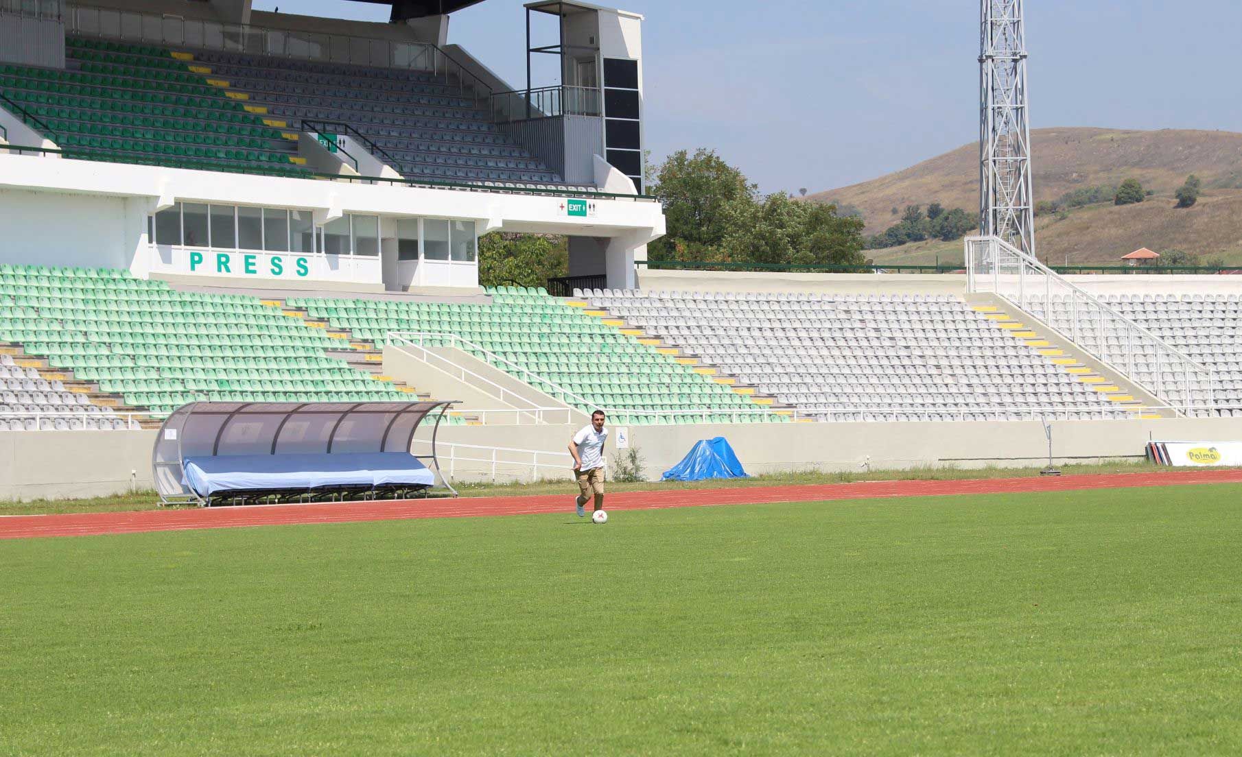 Në Stadiumin “Adem Jashari” në Mitrovicë do të investohen rreth 10 ...