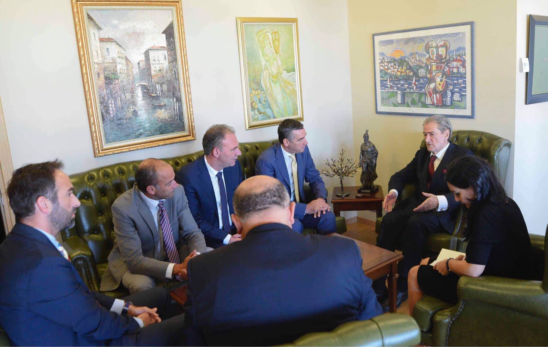 Veseli e Limaj koordinohen me Shqipërinë për fazën finale të dialogut ...