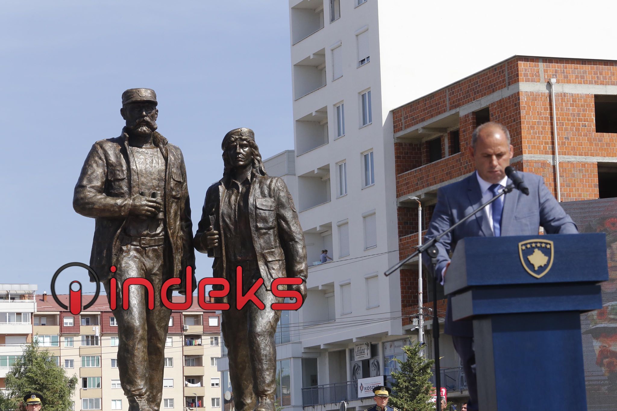 Lladrovci Rruga E Fehmi Dhe Xhevë Lladrovcit Deri Në Shesh Ishte E