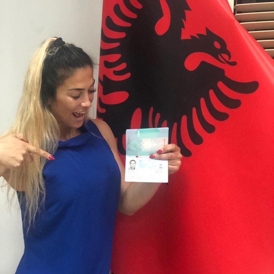 Getta Beqa kaq elegante për Krishtlindje (Foto) – Indeksonline.net