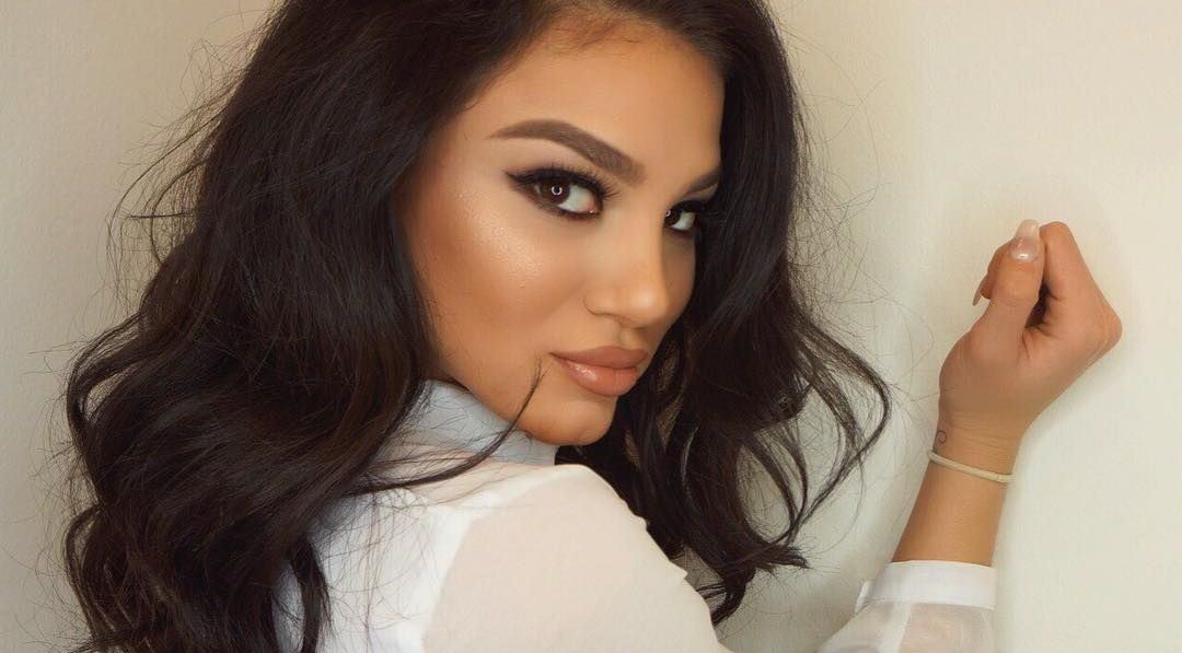 Dhurata Dora mahnitëse në fotosesionin e fundit – Indeksonline.net