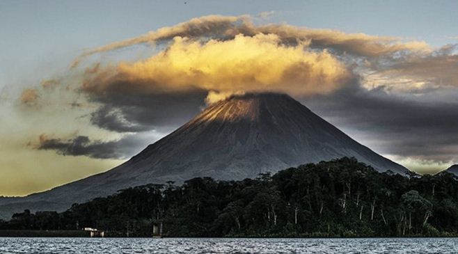 Paralajmërimi/ Vullkani ‘Etna’ në Siçili mund të shkaktojë një cunami ...