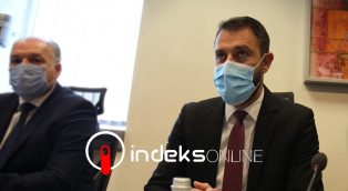 Il ministro dell'Amministrazione e degli enti locali, Elbert Krasniqi ...