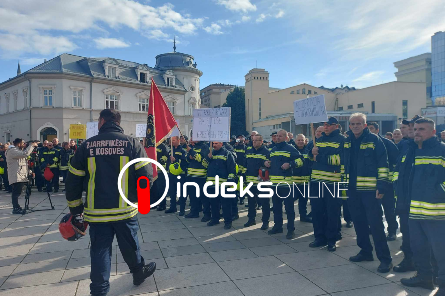 Protesta para qeverisë/ Zjarrfikësit ankohen për mospërmbushjen e ...