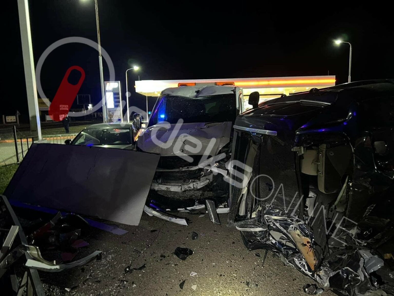 Aksident i rëndë komunikacioni, autobusi i “Shpejtimi Tours”-it godet ...