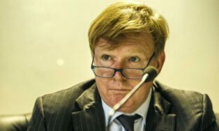 Rodney Dixon adasankha woyimira wamkulu wa Kadri Veseli