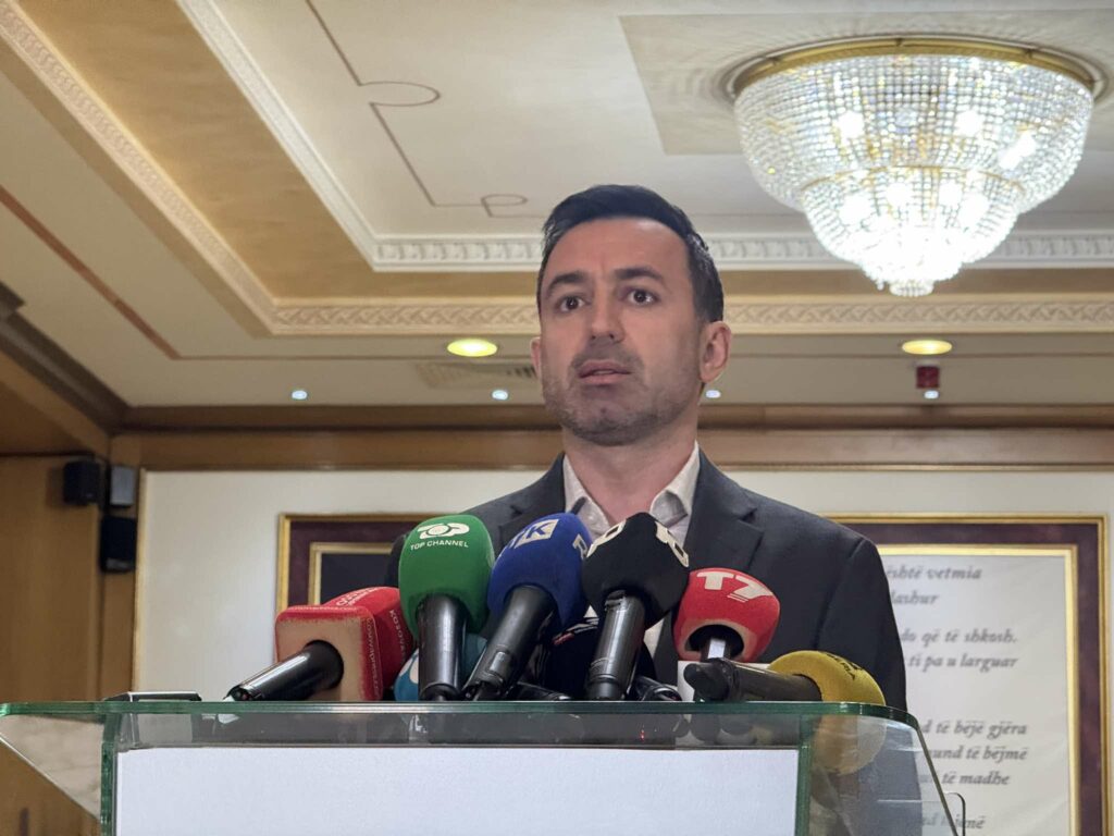 Kryeparlamentari i kuvendit të Kosovës, Dimal Basha, në një konferëncë ...