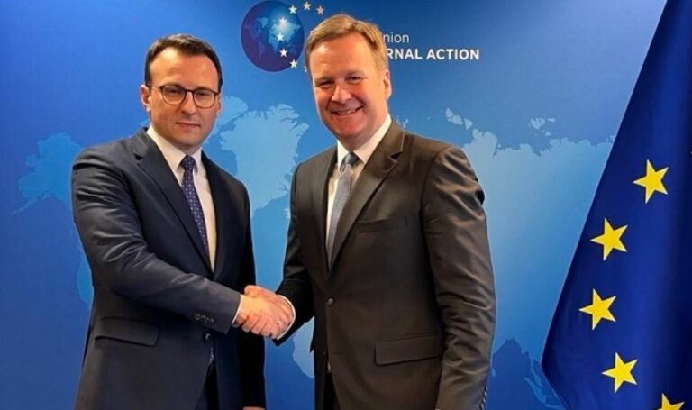 Emisari Sorensen paralajmëron takim trepalësh Kosovë-BE-Serbi ...