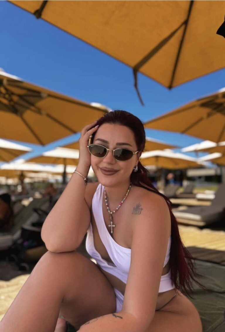 Ronela Hajati lajmërohet nga pushimet, reklamon trupin në bikini – Indeksonline.net