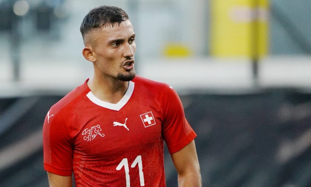 Futbollisti i Kombëtares së Zvicrës, Andi Zeqiri është duke kërkuar një ...