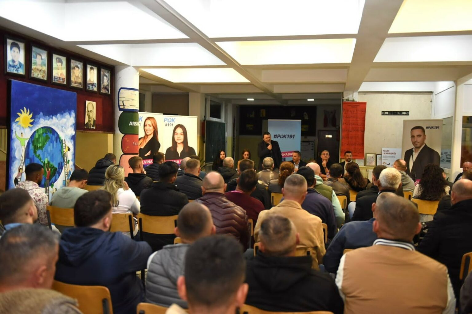 Ervin Shabani, candidat du PDK à la mairie de Gjakova, a été ...
