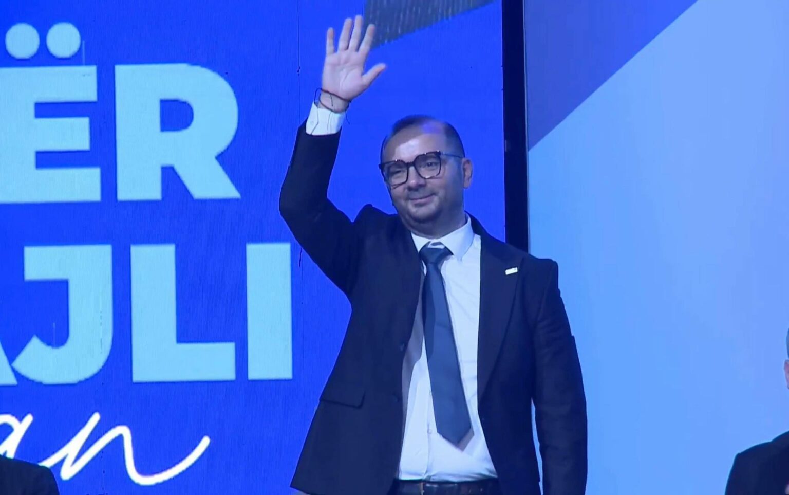 Ko te kaitono mo te koromatua o Gjilan, a Arbër Ismajli, i korero he ...