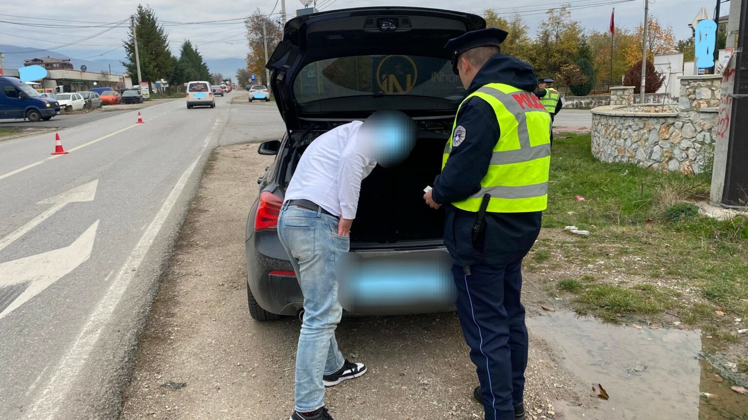 La policia ha anunciat que tota l'operació s'ha dut a terme d'acord amb la legislació vigent ...