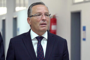 Kryetari i PDK-së, Bedri Hamza, ka deklaruar se është i vendosur që ...