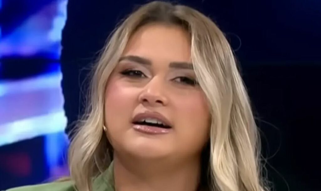 Het sy om 'n egskeiding gevra? Neda praat vandag oor die besluit wat sy ...