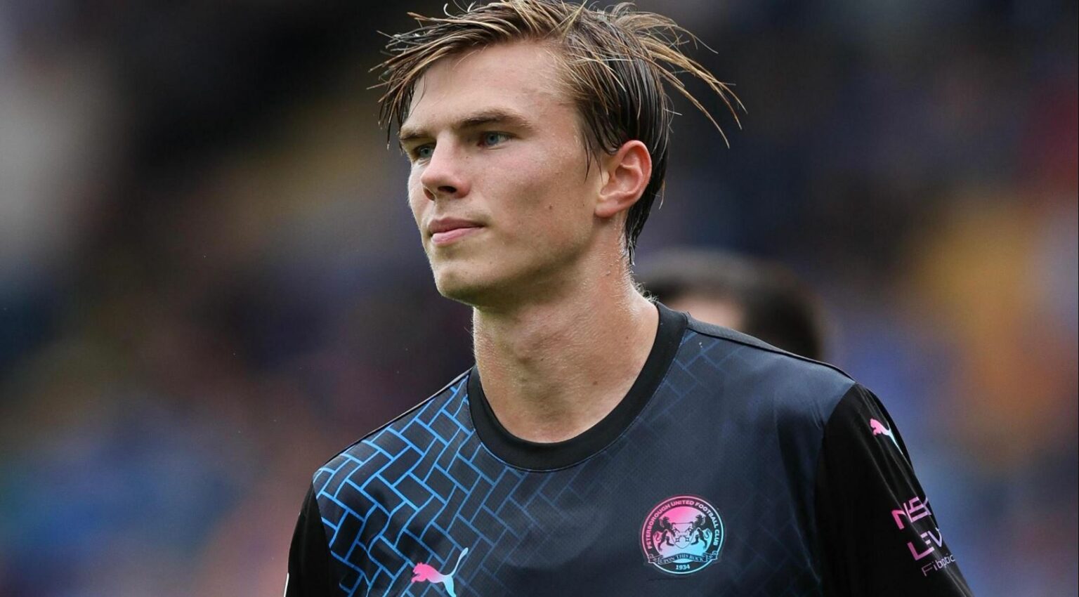 Oscar Wallin, ein bekannter Spieler im englischen und schwedischen ...