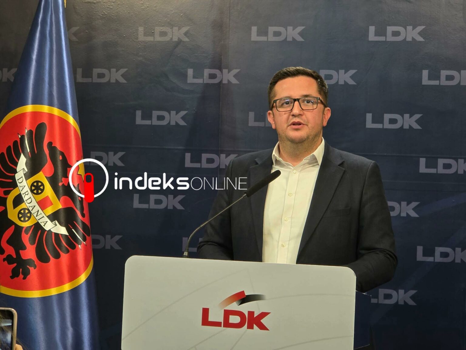 Besian Mustafa von der Demokratischen Liga des Kosovo erklärte während eines Auftritts in der ...