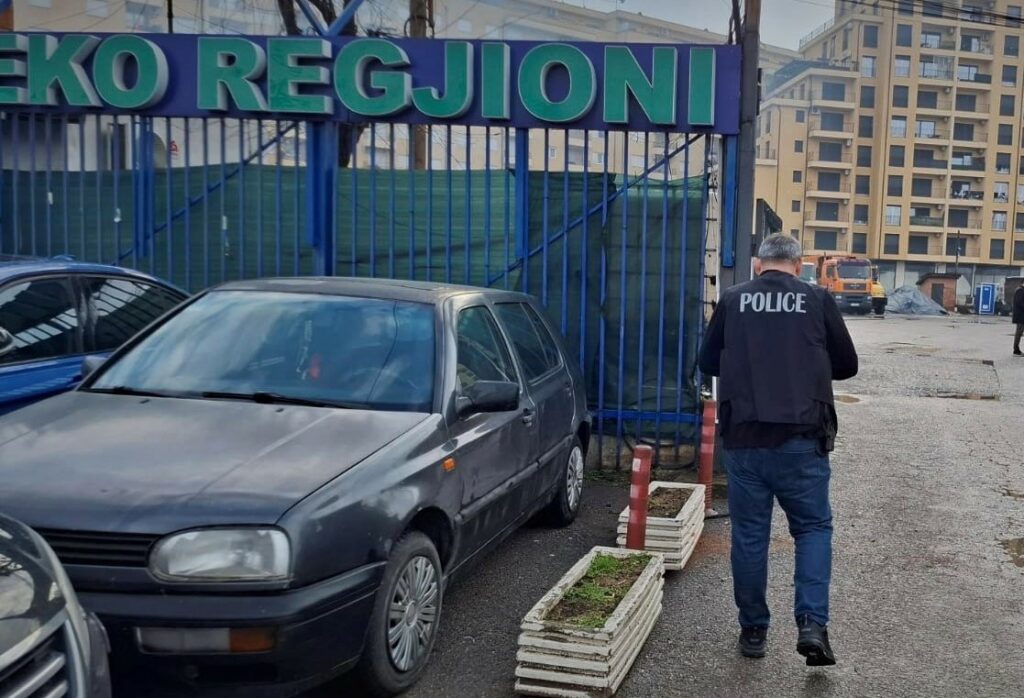 Dokumentai, ginklai ir pinigai – viskas, kas rasta veiksmo metu ...