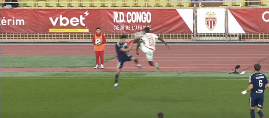 Il Monaco ha subito una sconfitta per 1:3 contro il Lione nella partita ...