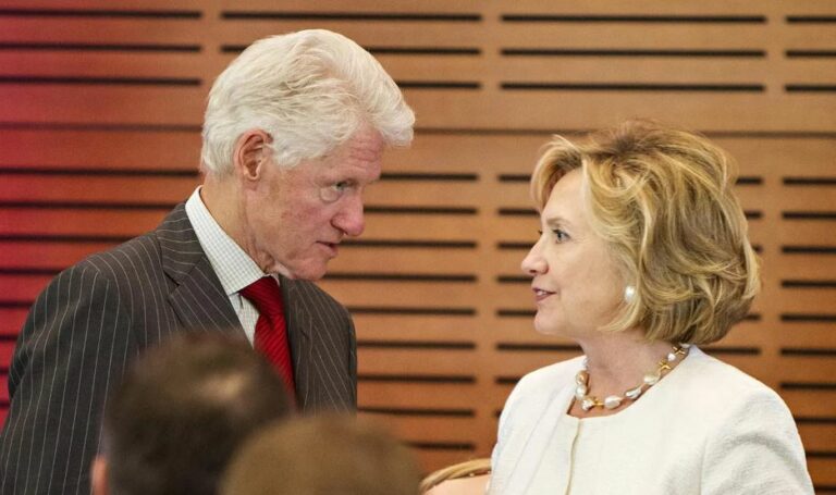 Endine USA president Bill Clinton ja endine välisminister Hillary ...