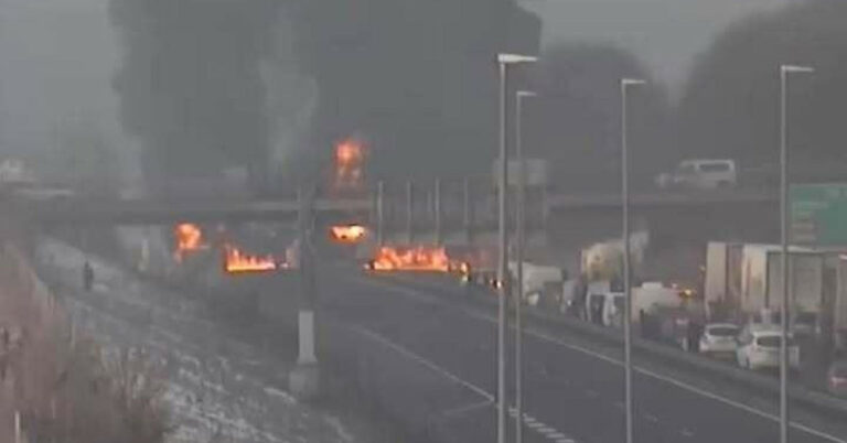 De réir eolais neamhoifigiúil ó Radio Rogl, phléasc tancaer i dtimpiste ...