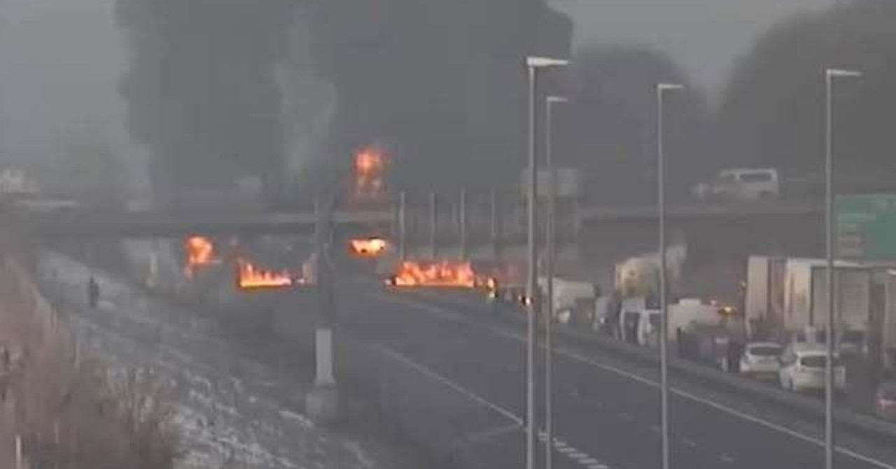 De réir eolais neamhoifigiúil ó Radio Rogl, phléasc tancaer i dtimpiste ...