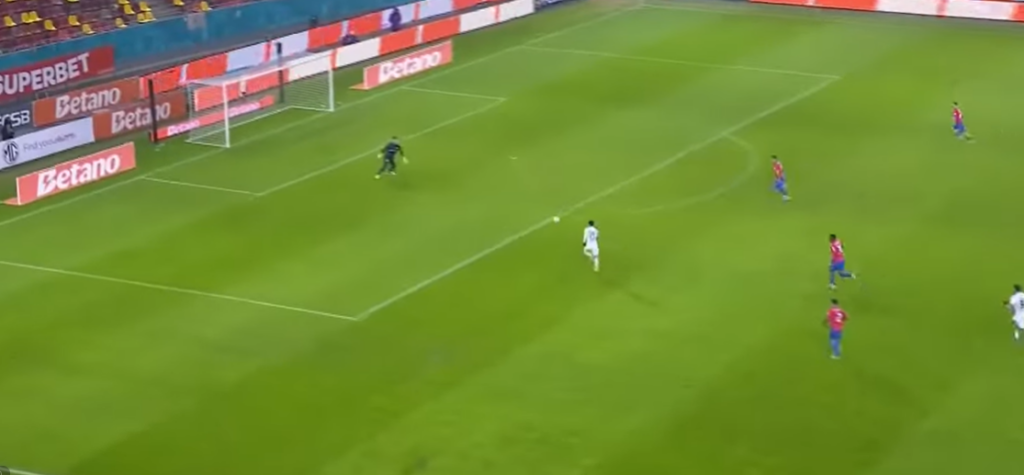 The Cluj team is winning 1:2 against FCSB in the match valid for the ...