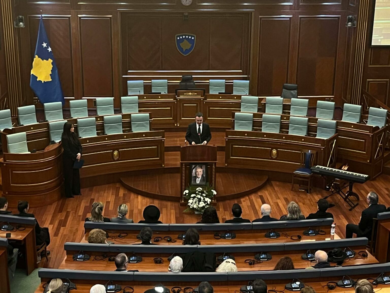 Tf. premiärminister Albin Kurti berömde hans extraordinära roll i att ...